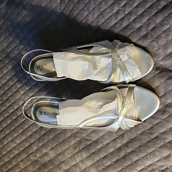Naturalizer | Shoes | Silver Sandals | Poshmark
